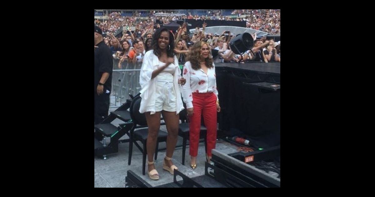 Michelle Obama Et Tina Knowles Au Stade De France Le 15 Juillet 2018