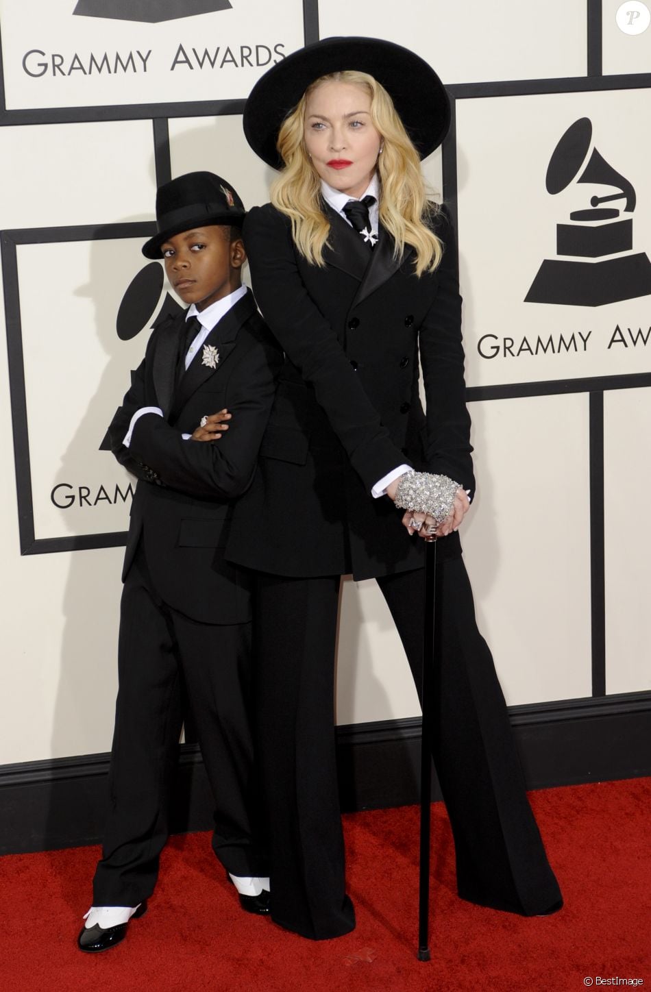 Madonna et son fils David Banda aux Grammy Awards à Los Angeles le 26 ...