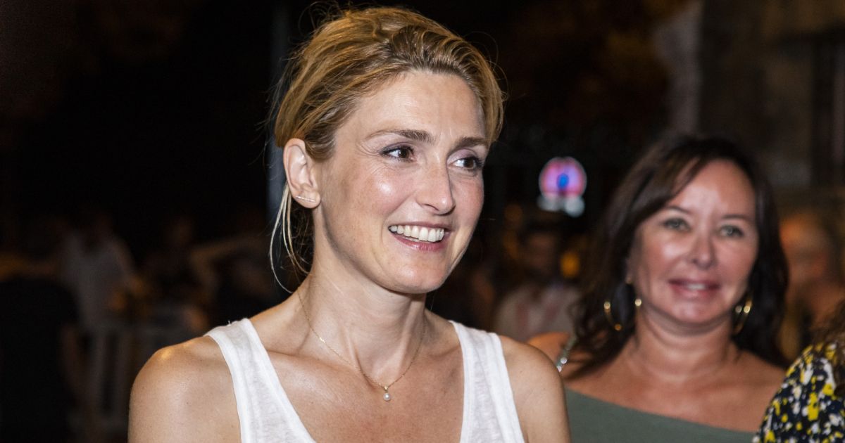 Exclusif - Julie Gayet - Festival de Ramatuelle - Pièce ART de Y. Reza ...