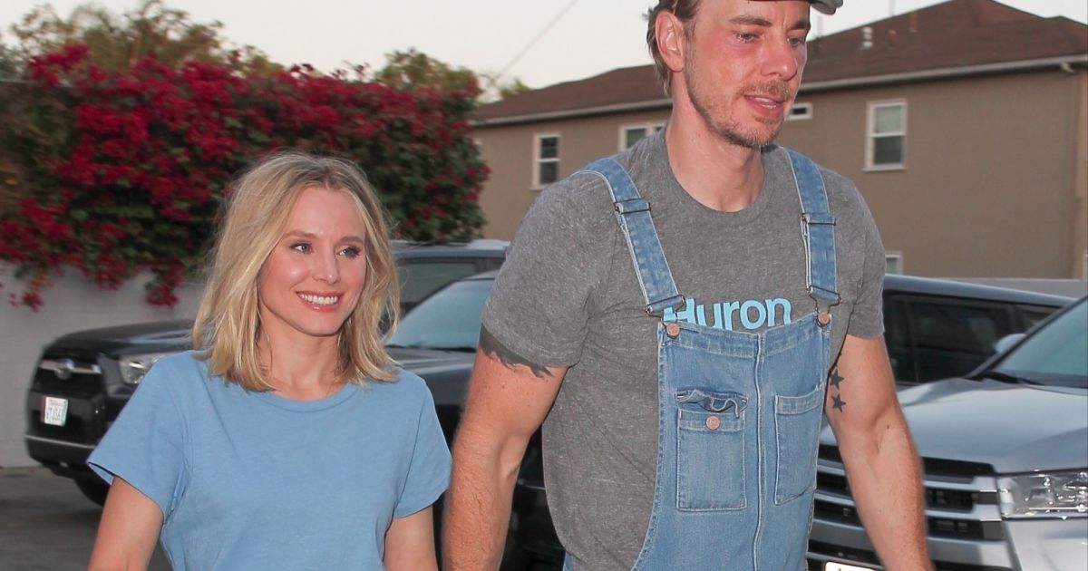 Exclusif - Kristen Bell et son mari Dax Shepard arrivent au spectacle ...