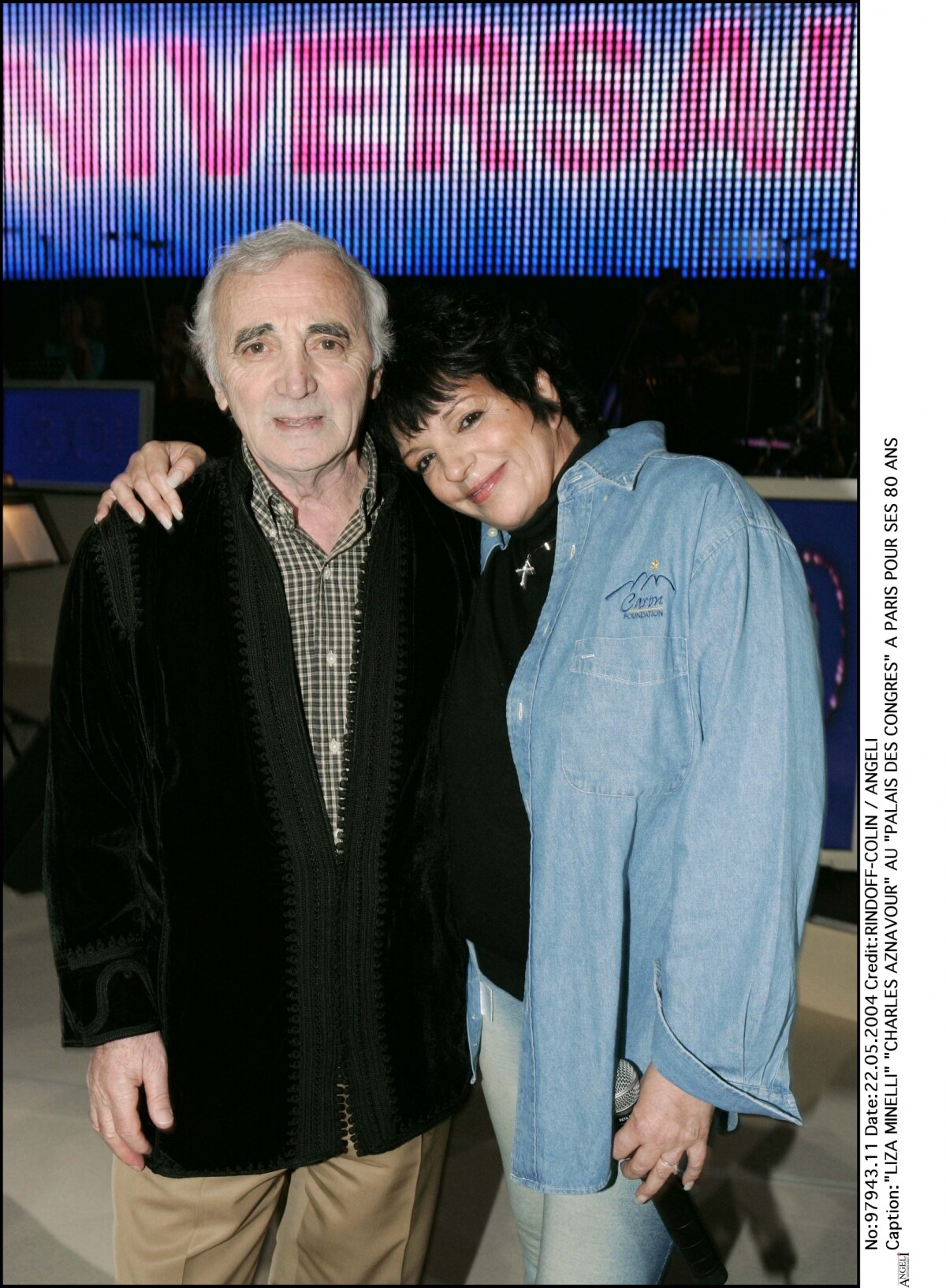 Photo : Charles Aznavour et Liza Minelli à Paris en 2004 - Purepeople