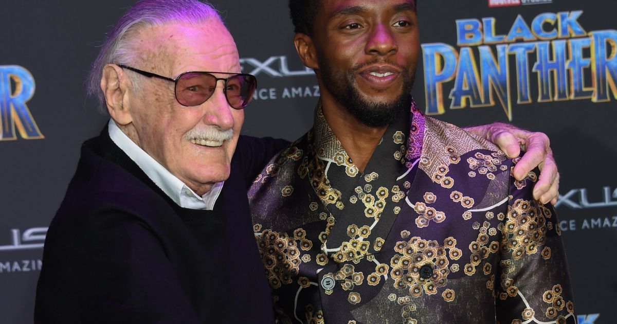 Chadwick Boseman et Stan Lee à la première de Black Panther à Hollywood ...