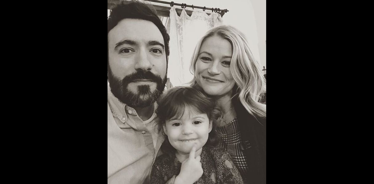 Photo : Emilie de Ravin, son fiancé Eric Bilitch et leur fille Vera ...