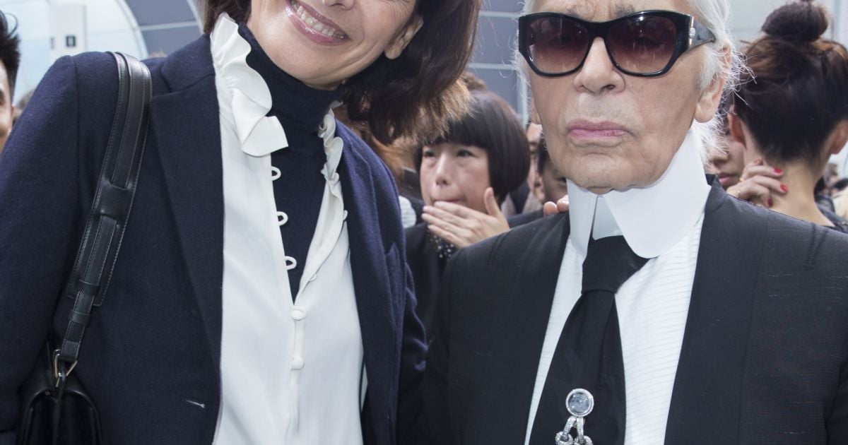 Inès de la Fressange et Karl Lagerfeld au défilé de mode Chanel ...