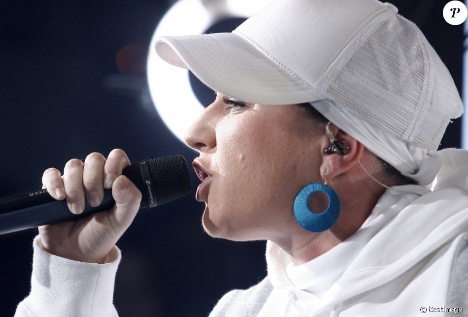 Diam's le 1er avril 2010, à Paris. - Purepeople