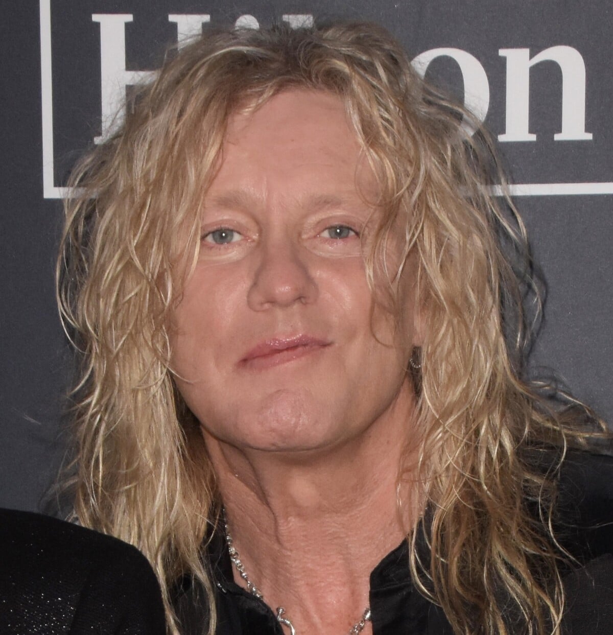 Photo : Rick Savage de Def Leppard à la soirée Rock & Roll Hall Of Fame ...