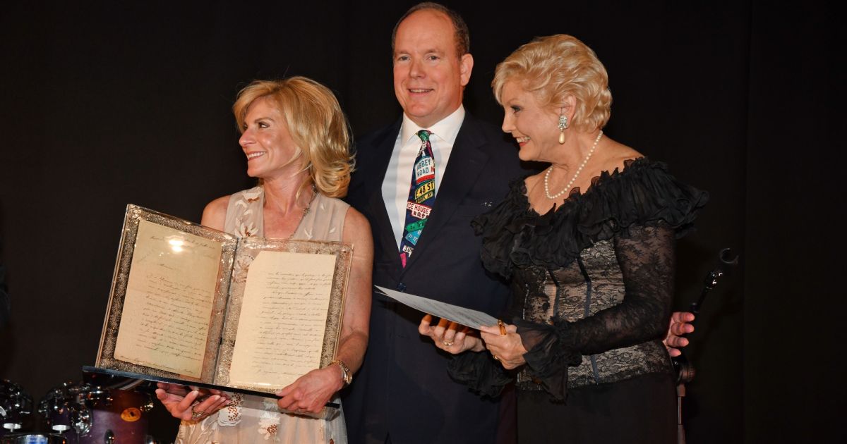 Le prince Albert II de Monaco avec Jamie McCourt (ambassadrice des ...