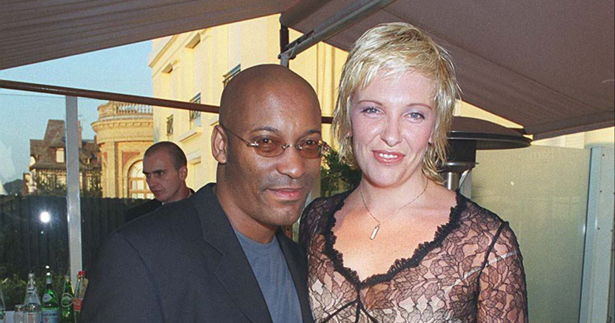 John Singleton et Toni Collette au 26e Festival de Deauville en 2000 ...