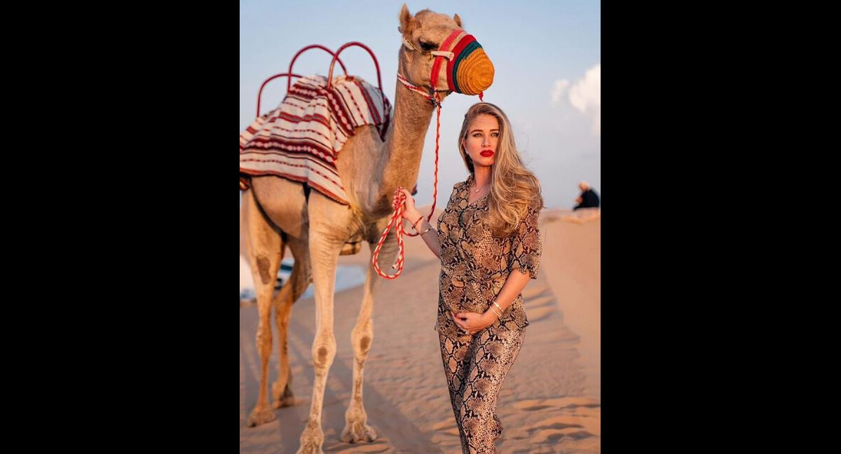 Photo : Maria Salaues enceinte à Dubaï. Photo souvenir publiée sur ...