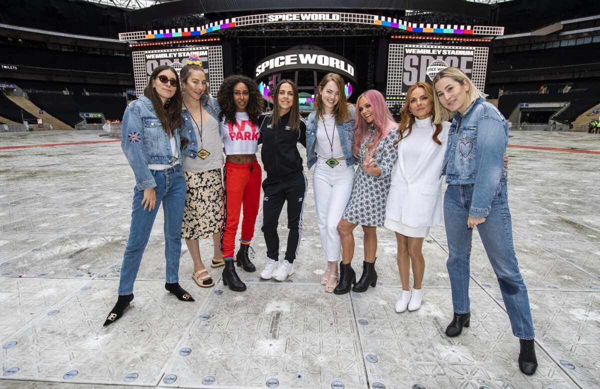 Photo : Le groupe Haim, Danielle Haim, Este Haim et Alana Haim, et Emma ...