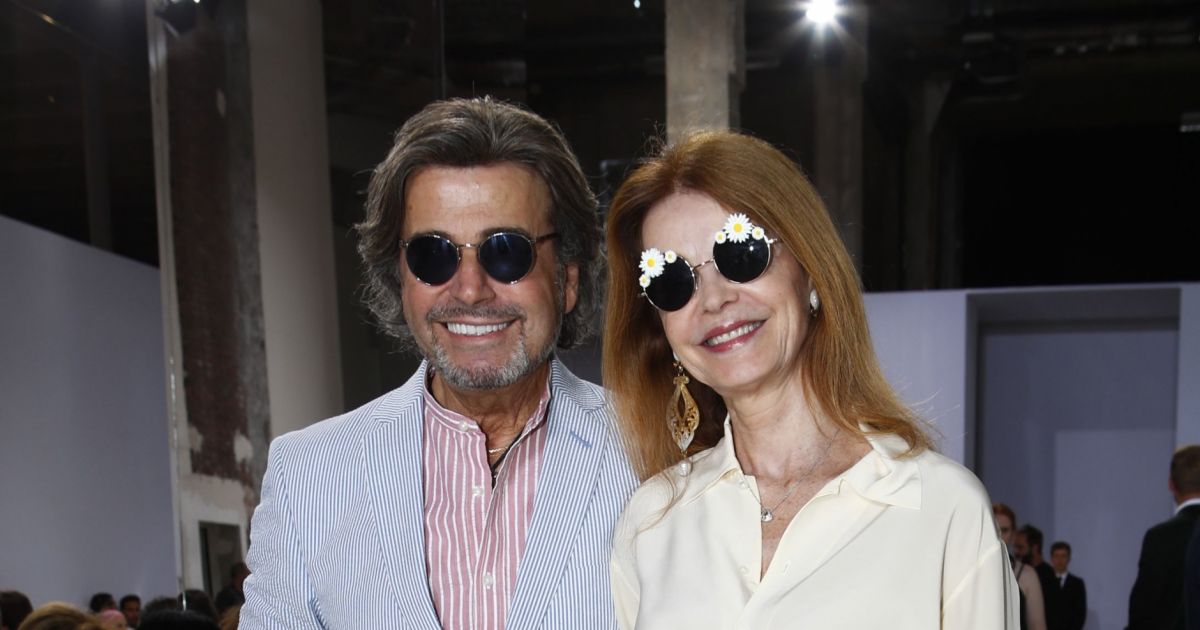 Alexandre Zouari et Cyrielle Clair assistent au défilé de mode Haute ...