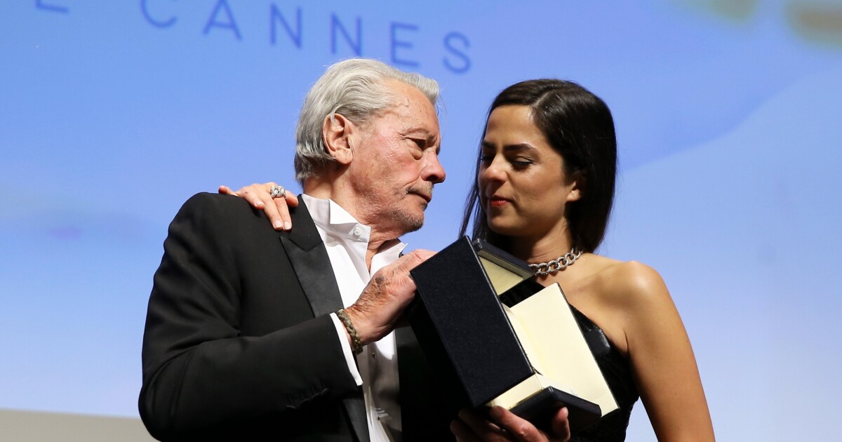 Alain Delon : Sa fille Anouchka, agacée, assure qu'il va "plus que ...