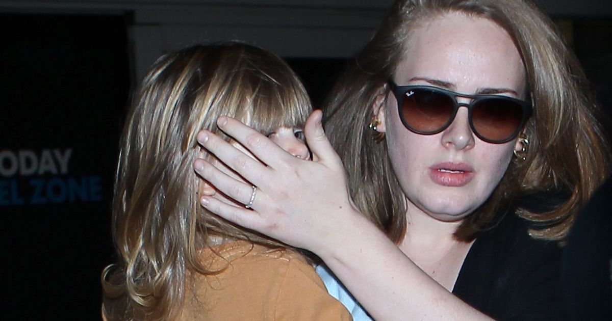 La chanteuse Adele et son fils Angelo Konecki arrivent à l'aéroport LAX ...
