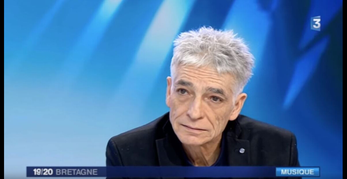 Photo : Philippe Pascal lors d'une interview pour France 3 Bretagne en ...