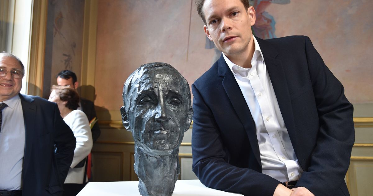 Nicolas Aznavour Cérémonie de remise du buste de Charles Aznavour à l ...