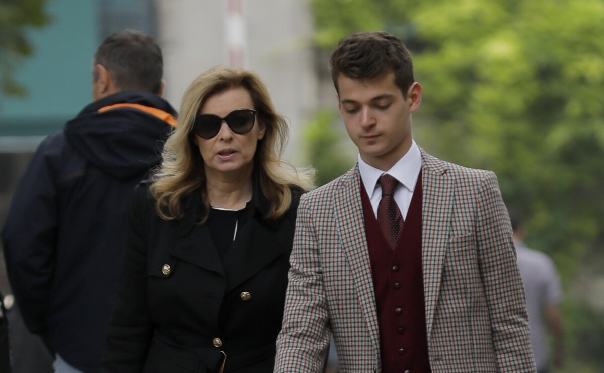 Photo : Valérie Trierweiler et son fils Léonard Trierweiler - Obsèques ...