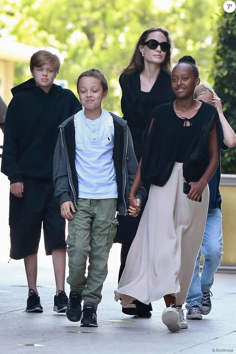 Angelina Jolie Et Ses Quatres Enfants Vivienne Zahara Knox Et Shiloh