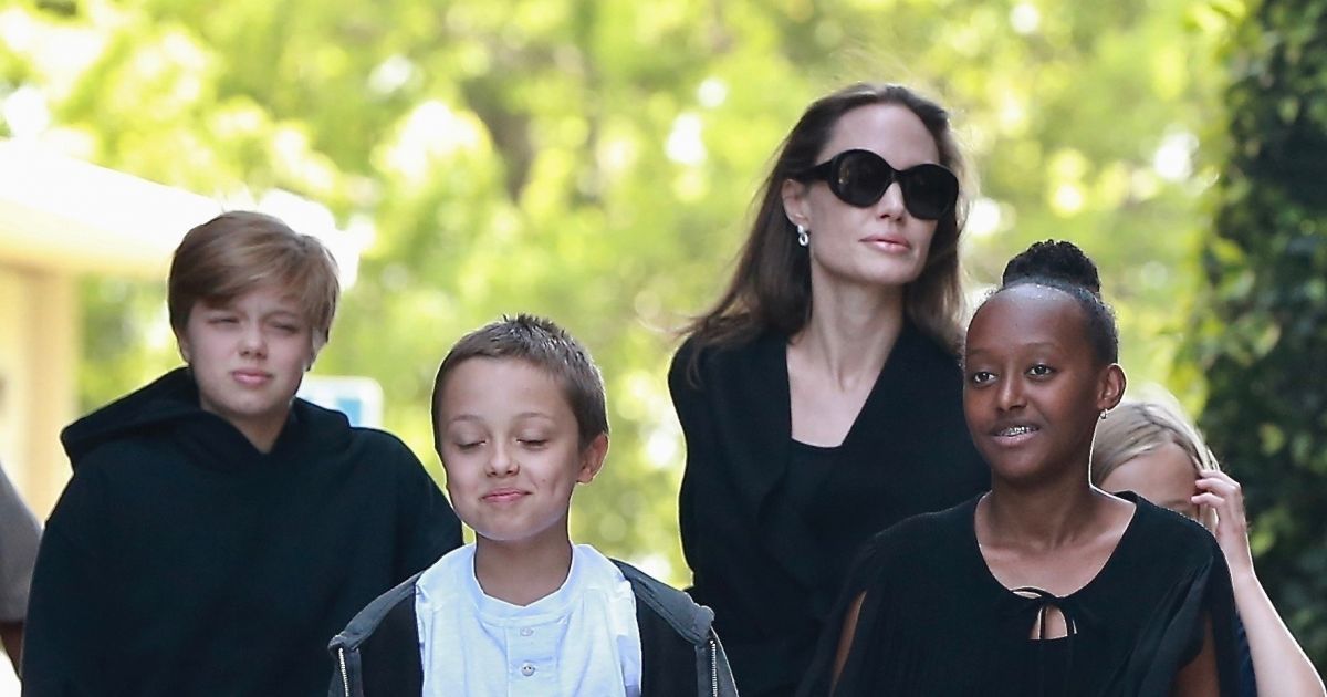 Angelina Jolie Et Ses Quatres Enfants Vivienne Zahara Knox Et Shiloh