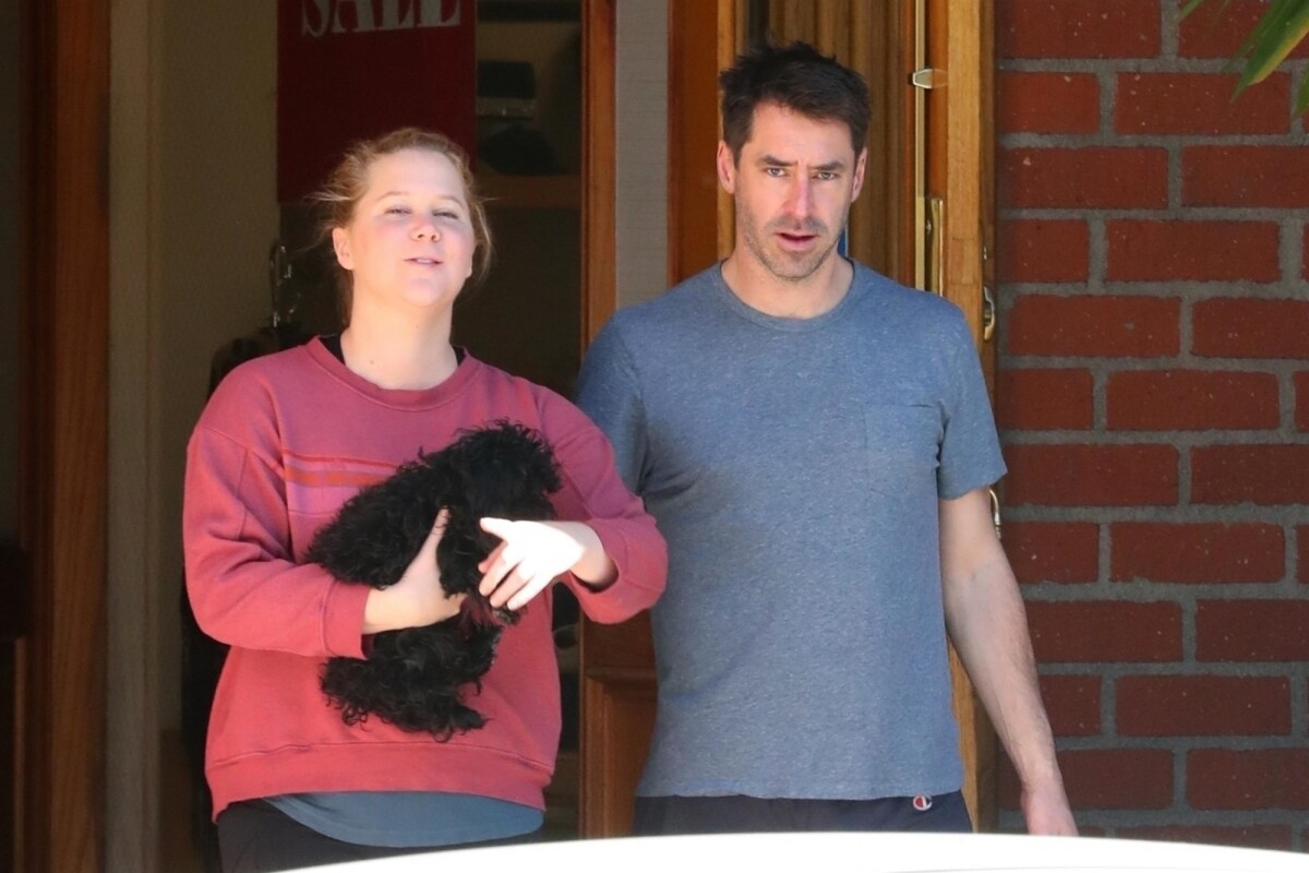Photo : Exclusif - Amy Schumer sort de son cours de gym avec son chien ...