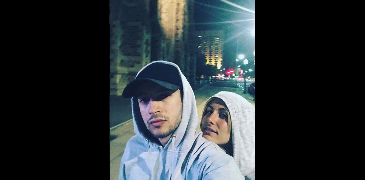 Photo : Tyler Joseph et son épouse Jenna sur Instagram. Le 29 mars 2017 ...