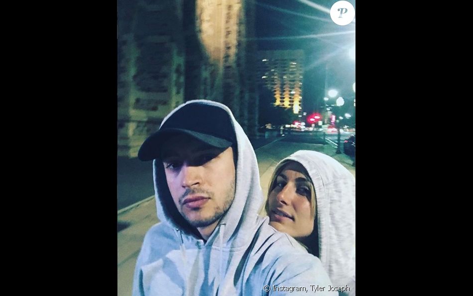 Tyler Joseph et son épouse Jenna sur Instagram. Le 29 mars 2017 ...