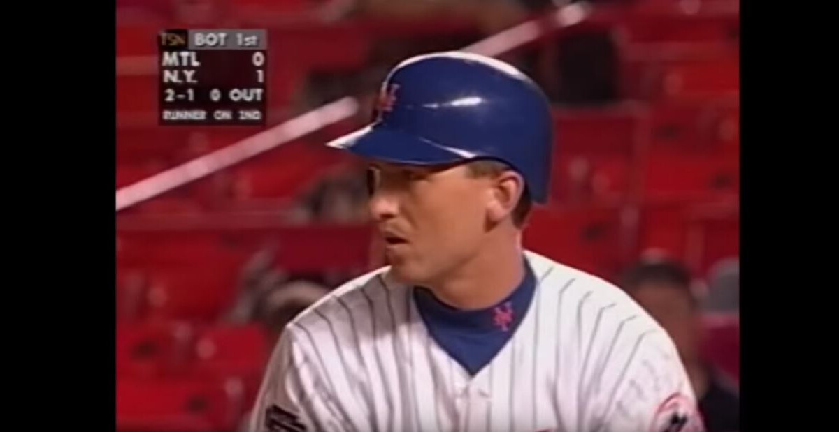 Photo : John Olerud sous les couleurs des Mets de New York en 2014 ...