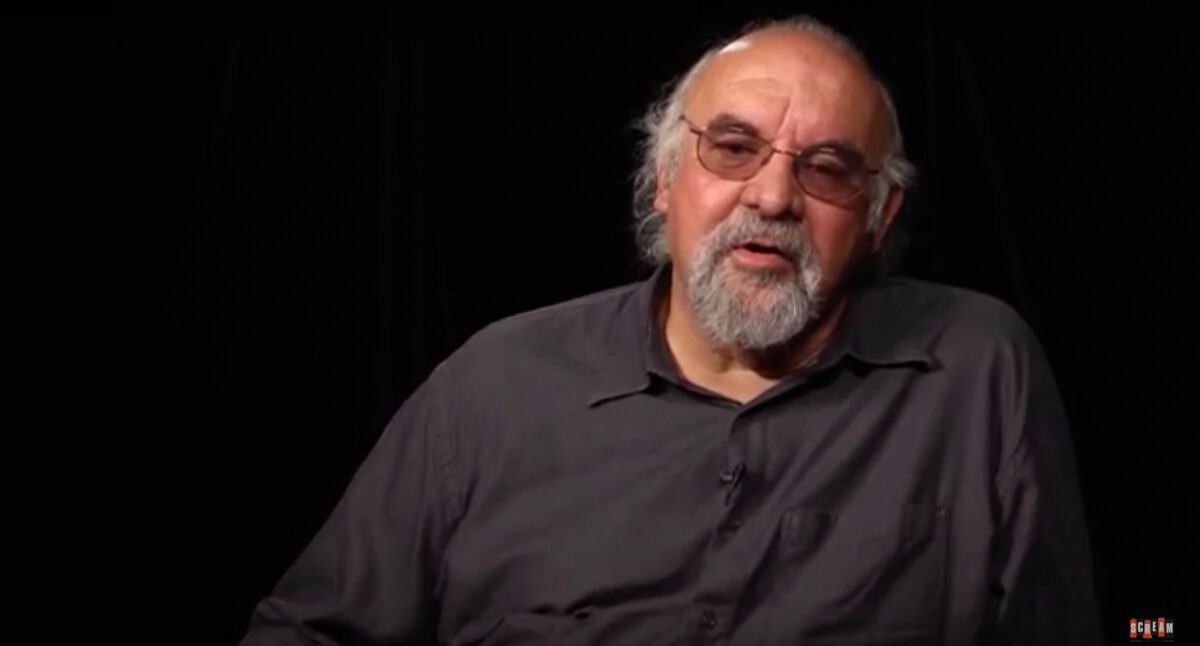 Photo : Stuart Gordon en interview pour ScreamFactoryTV. Le 13 octobre ...