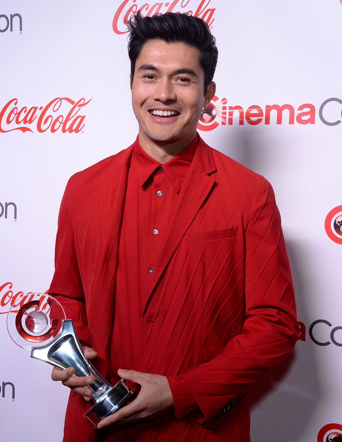 Photo : Henry Golding à la soirée CinemaCon Big Screen Achievement ...