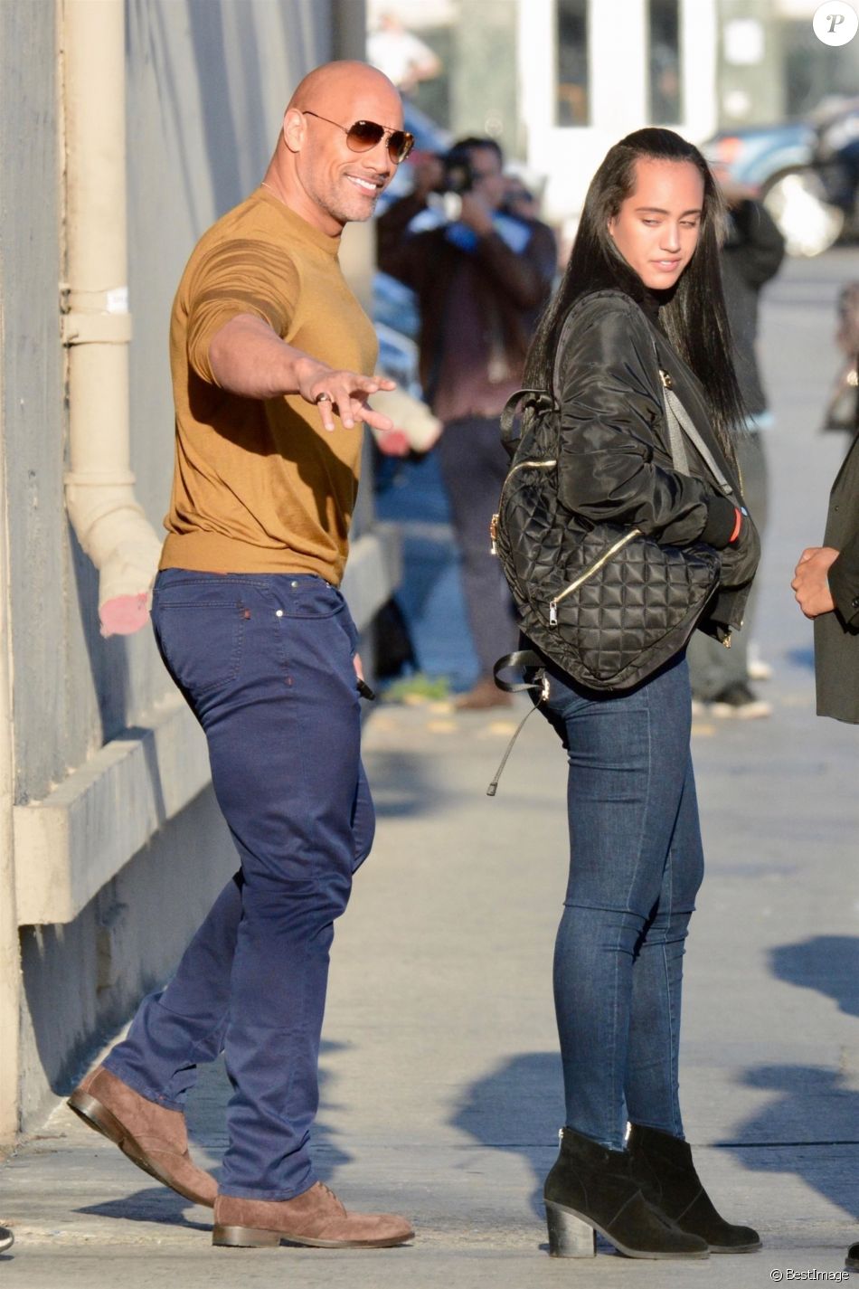 Dwayne Johnson et sa fille Simone Alexandra à la sortie des studios de ...