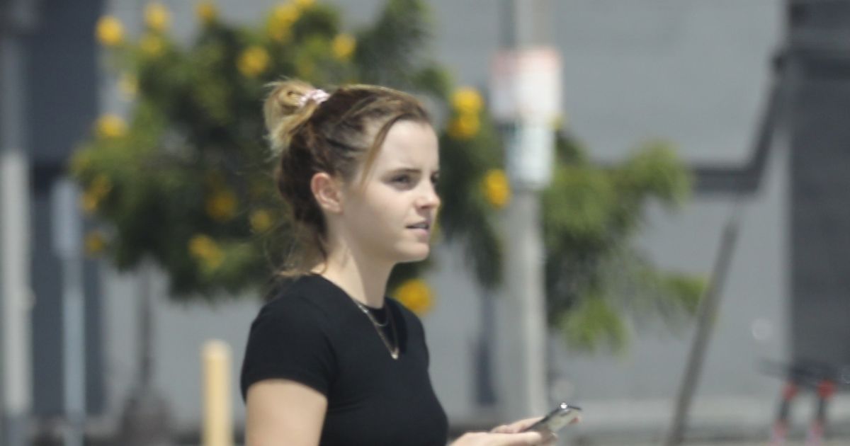 Exclusif - Emma Watson est allée dîner avec un mystérieux inconnu dans ...