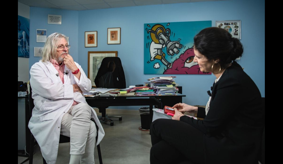 Photo : Réalisation de l'entretien du professeur Didier Raoult à ...