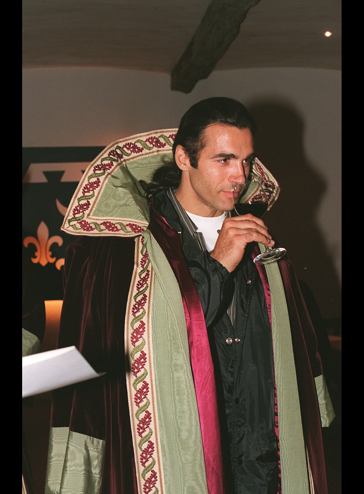 Photo : Adrian Paul a été intrônisé au château Smith Haut Lafitte par ...