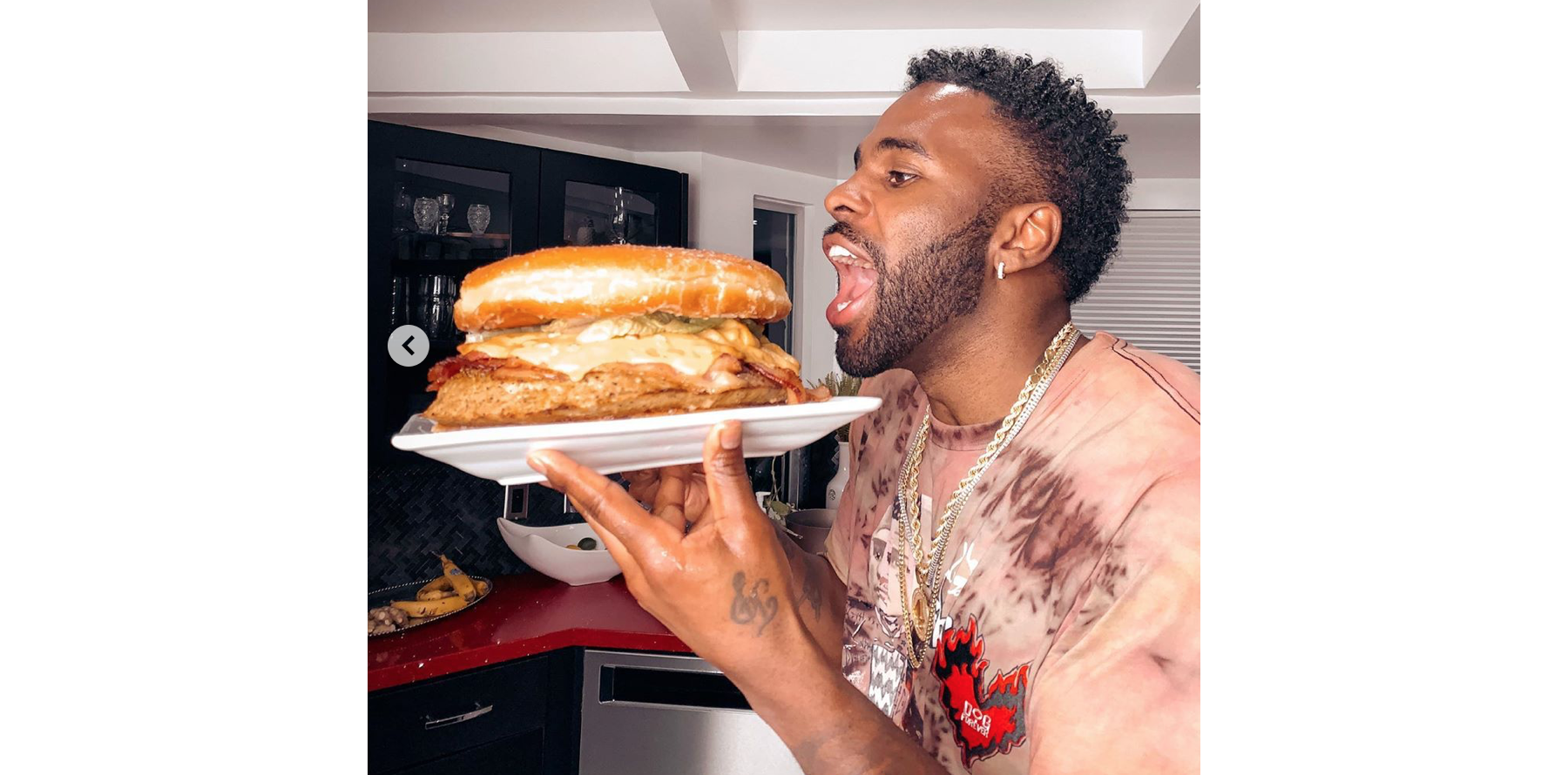 Jason Derulo tente de manger 22 burgers en 2 heures... et ça finit mal ...