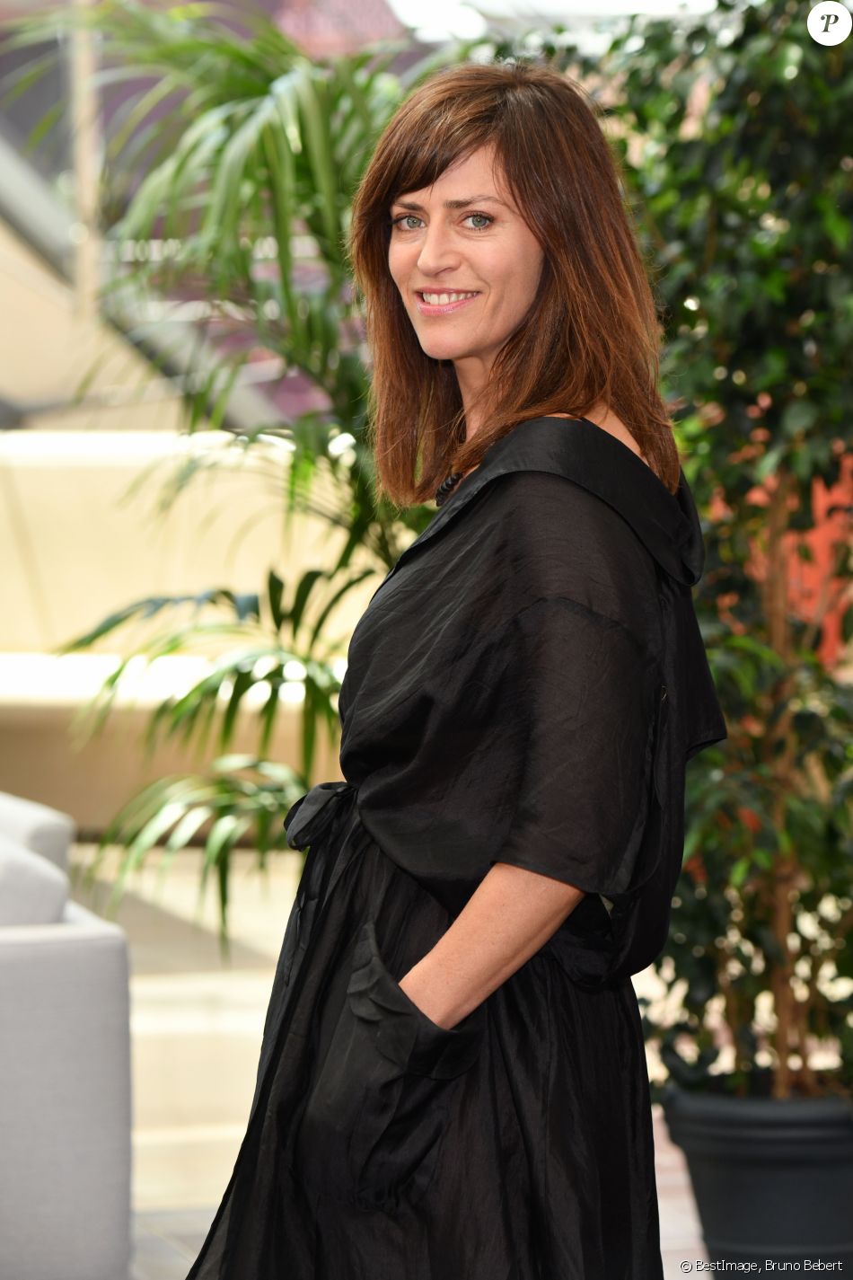 Anne Caillon durant un photocall pour la série Demain nous appartient ...