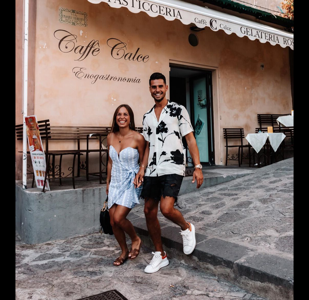 Photo : Stéphanie Durant avec son fiancé Théo en Italie, le 5 avril ...