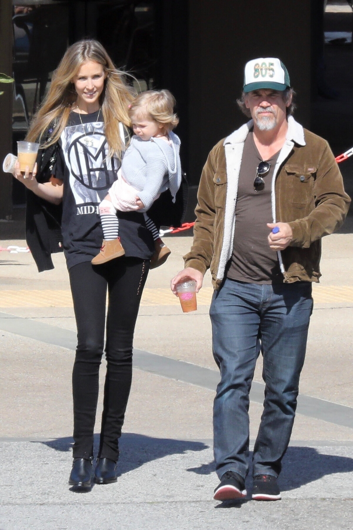 Photo : Exclusif - Josh Brolin se promène avec sa femme Kathryn Boyd et ...