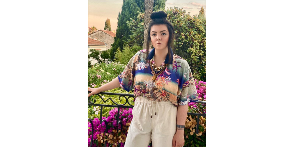 Photo : La chanteuse Hoshi, en vacances, pose sur Instagram. Août 2020 ...