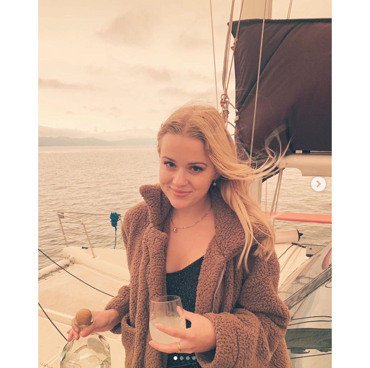 Photo : Ava Phillippe a célébré ses 21 ans en bateau, avec ses amis ...