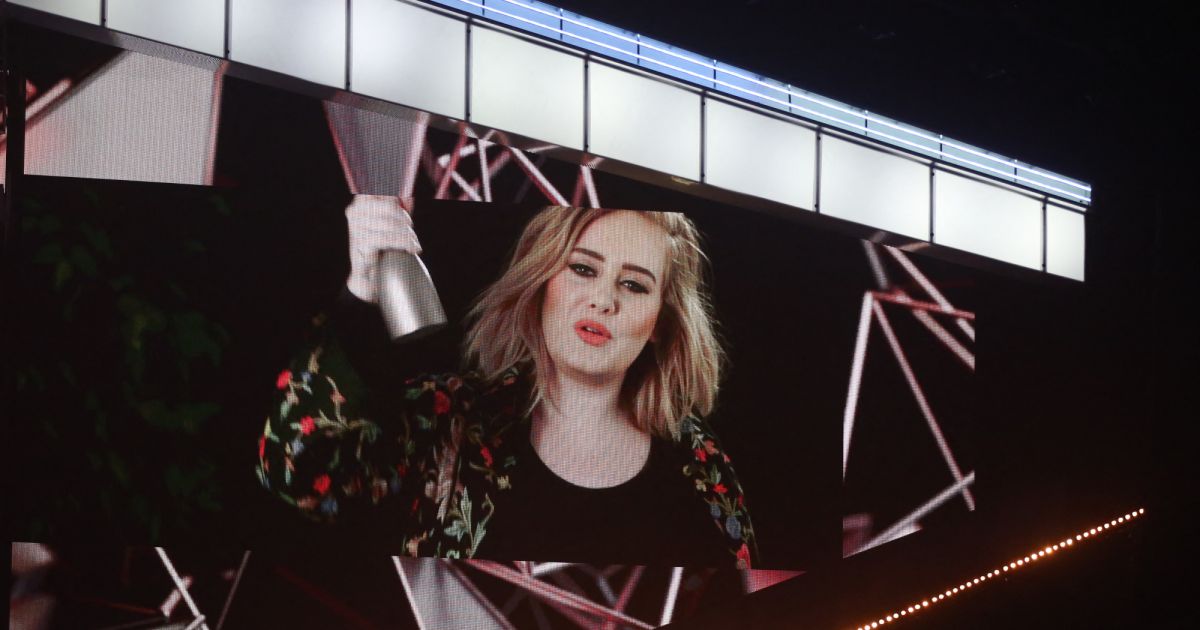 Un message vidéo de la chanteuse Adele, qui a reçu le prix Global ...