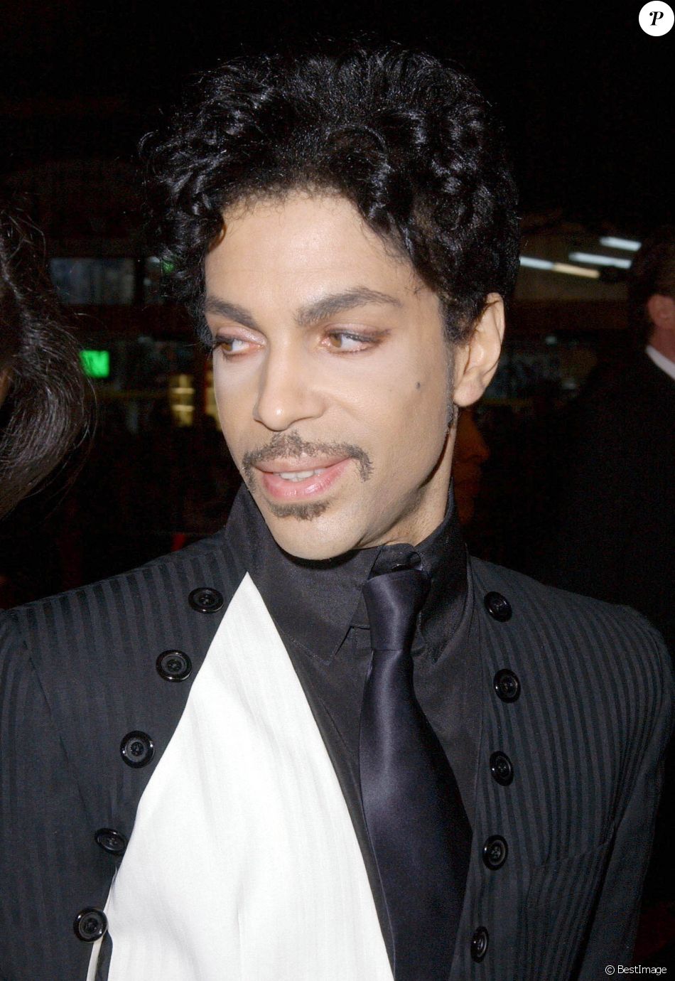 Le chanteur Prince lors da la première de Ocean's Twelve à Hollywood ...