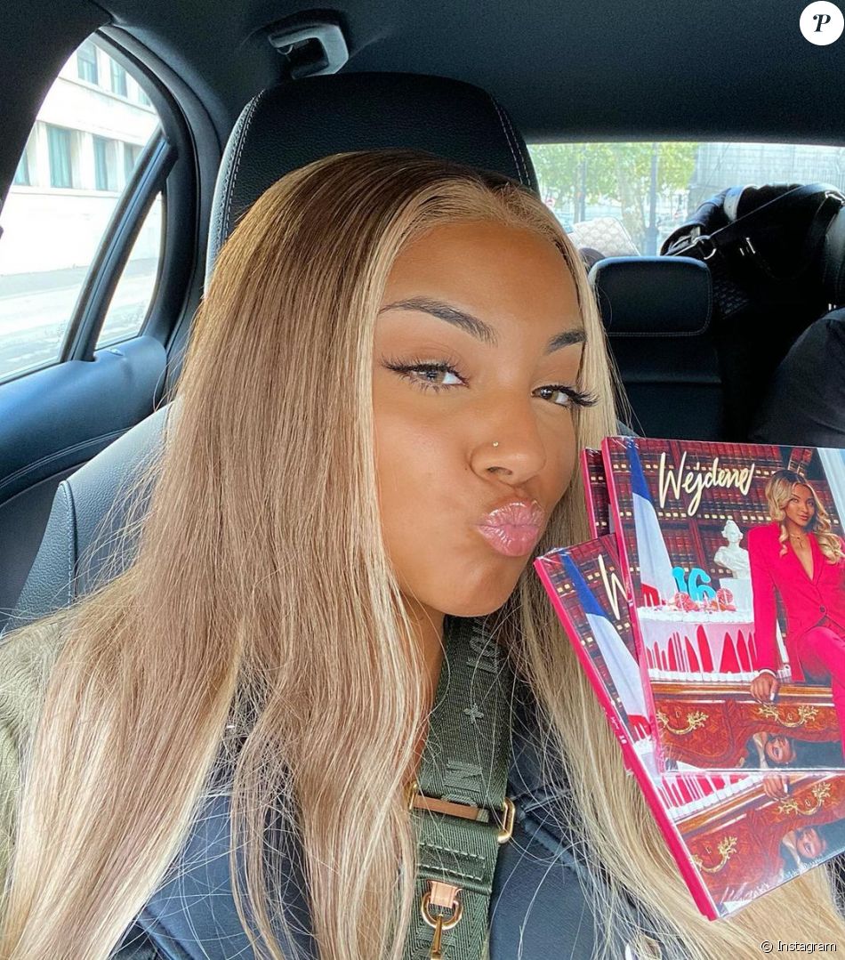 Wejdene prend la pose sur Instagram. La chanteuse a dévoilé en ...