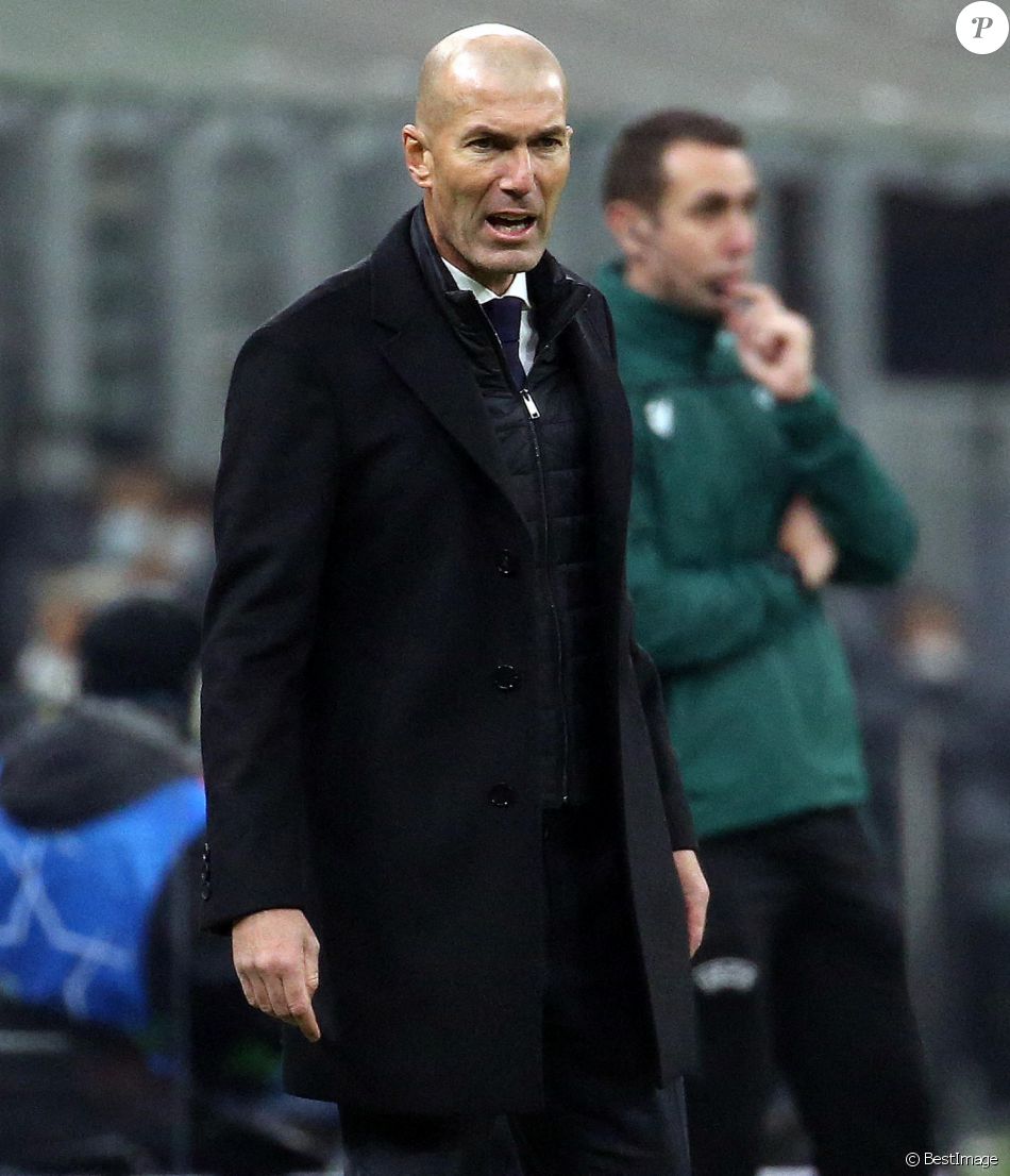 L'entraîneur Zinedine Zidane lors du match Inter Milan - Real Madrid ...