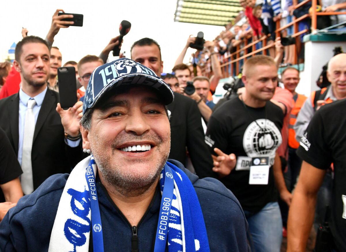 Photo : Diego Armando Maradona est nommé président du club de football ...