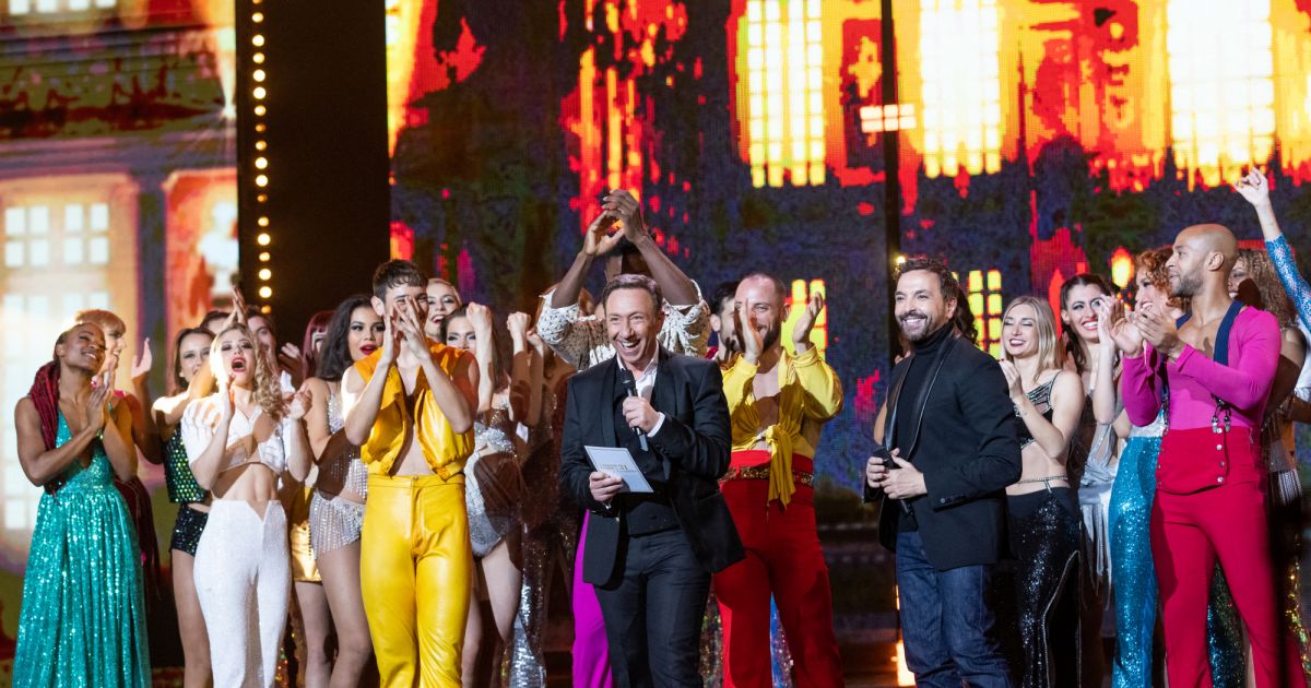 Exclusif - Stéphane Bern, Kamel Ouali et les danseurs du Paradis Latin ...
