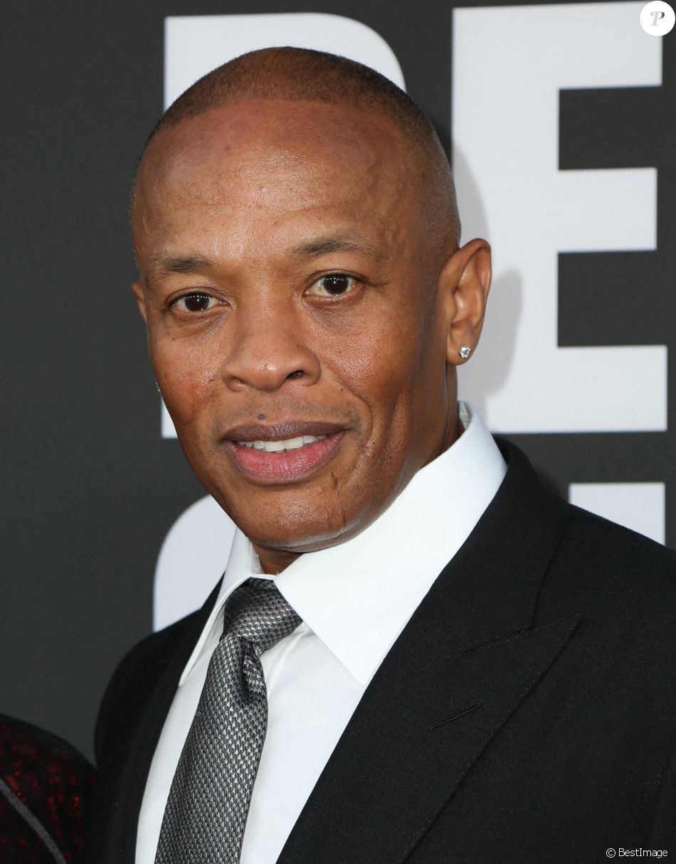 Dr. Dre arrivant à la première The Defiant Onces de HBO au Studio ...