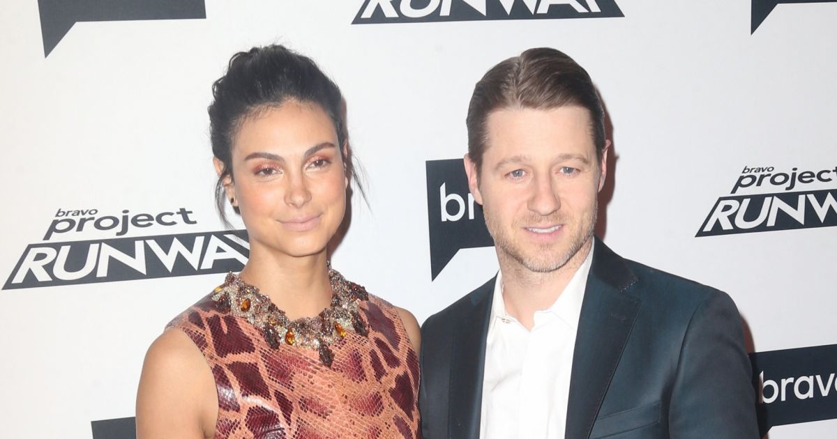 Benjamin Mckenzie Et Sa Femme Morena Baccarin à La Première De Project