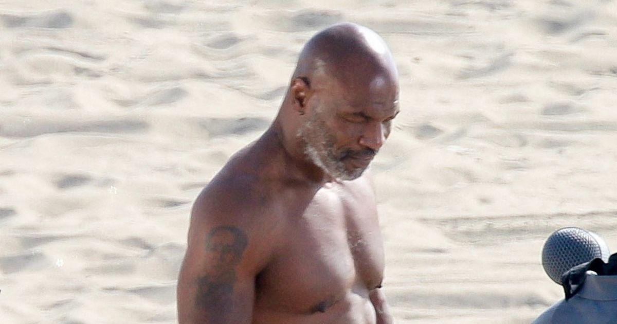 Exclusif - Le grand boxeur Mike Tyson en tournage sur une plage à Los ...