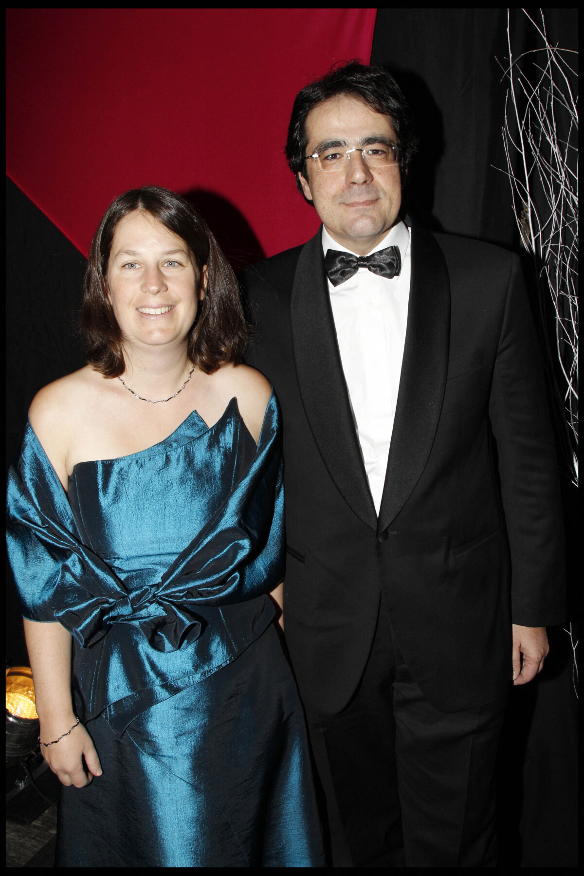Photo : Darius Rochebin et sa femme Marie en 2012. - Purepeople