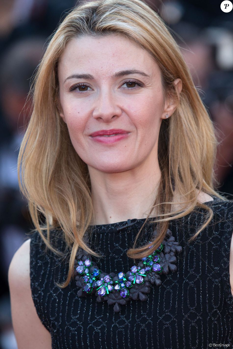 Elisabeth Bost - Montée des marches du film How To Train Your Dragon 2 ...