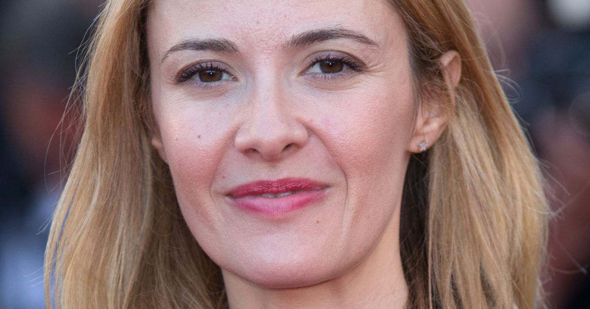 Elisabeth Bost - Montée des marches du film How To Train Your Dragon 2 ...